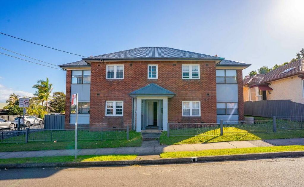 Mayfield unit block sells at auction to Sydney investor