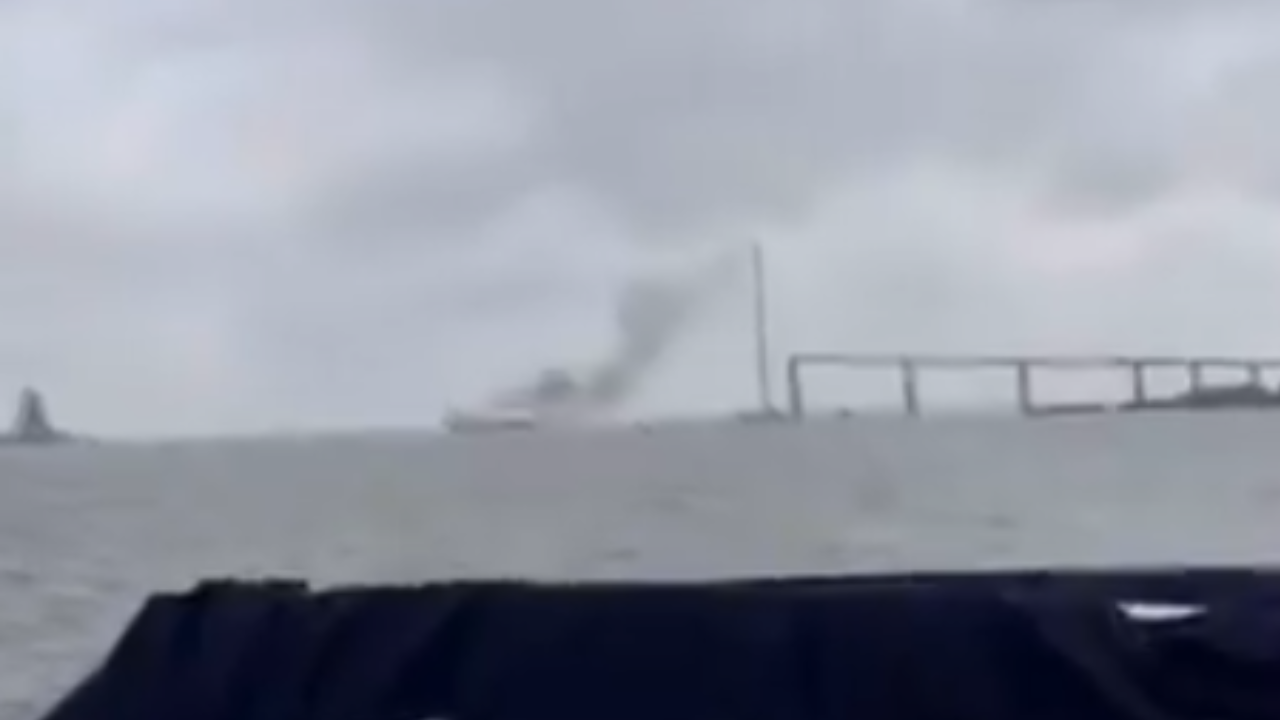 Baltimore Harbor Explosion: Cargo ship catches fire Near Francis Scott ...