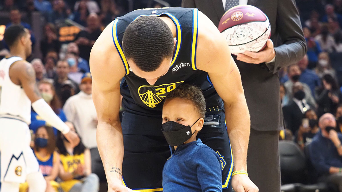 Warriors star Stephen Curry’s son shows off his impressive handle
