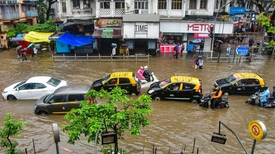 Mumbai rains: BMC shares high tide timings, ‘extremely heavy rain very ...