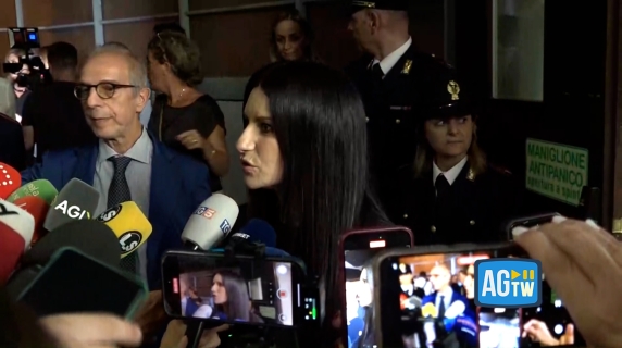 Laura Pausini alla camera ardente per Pippo Baudo: «L’incontro con lui ...
