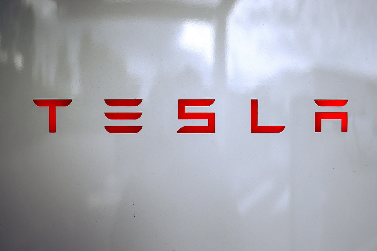 Tesla Prices New Six-Seat Model in Competitive Chinese Market