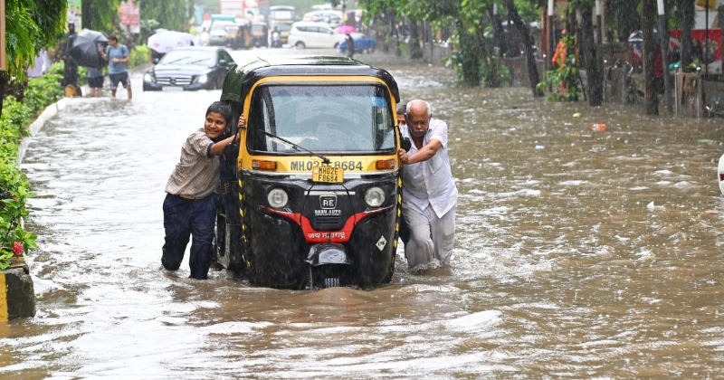 Mumbai rain update: Flights delayed, schools & offices closed as red ...
