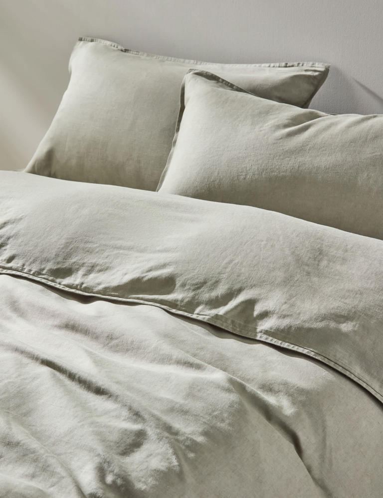 M&S's Linen Bedding Is a Budget Way Into the Relaxed Look for Your Bed ...