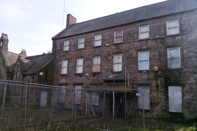 New housing project at former community centre and grammar school site ...