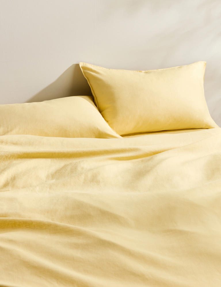 M&S's Linen Bedding Is a Budget Way Into the Relaxed Look for Your Bed ...