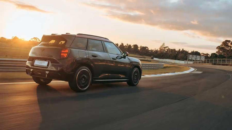 MINI John Cooper Works 2025: cinque anime, un’unica passione