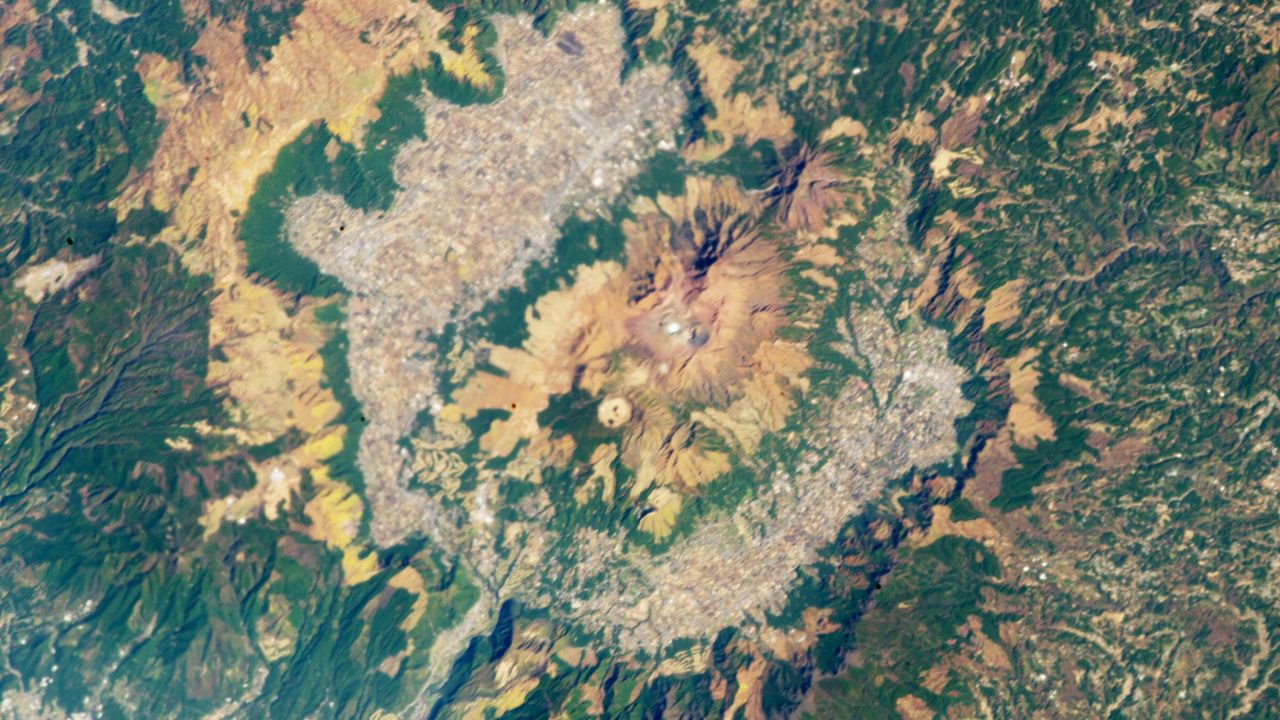 Supervolcanic 'hell' caldera in Japan is home to 17 different volcanoes ...