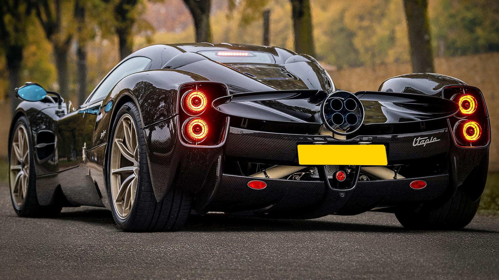 Er staat een Pagani Utopia op gele platen (en dit heeft deze gekost)