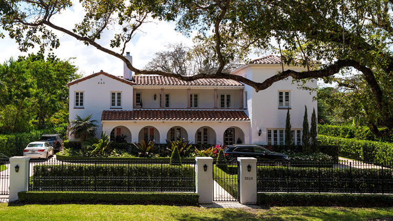 Florida neighborhood dethrones California's Beverly Hills as America's ...