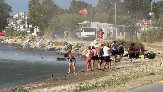 Ryanair Engine Blasts Luggage Into Water as Plane Spotters Gather Near ...