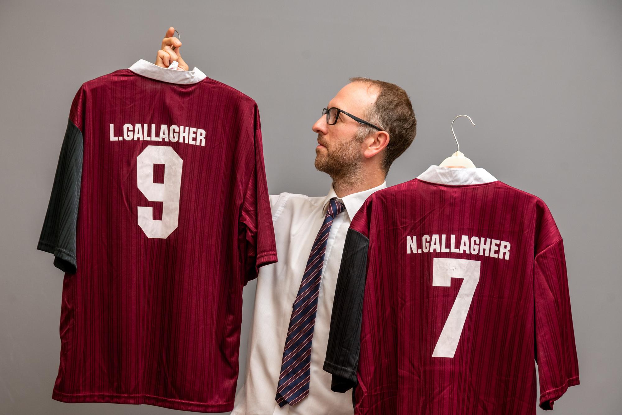Oasis: Yorkshire pub football team kits sponsored by Oasis go up for ...