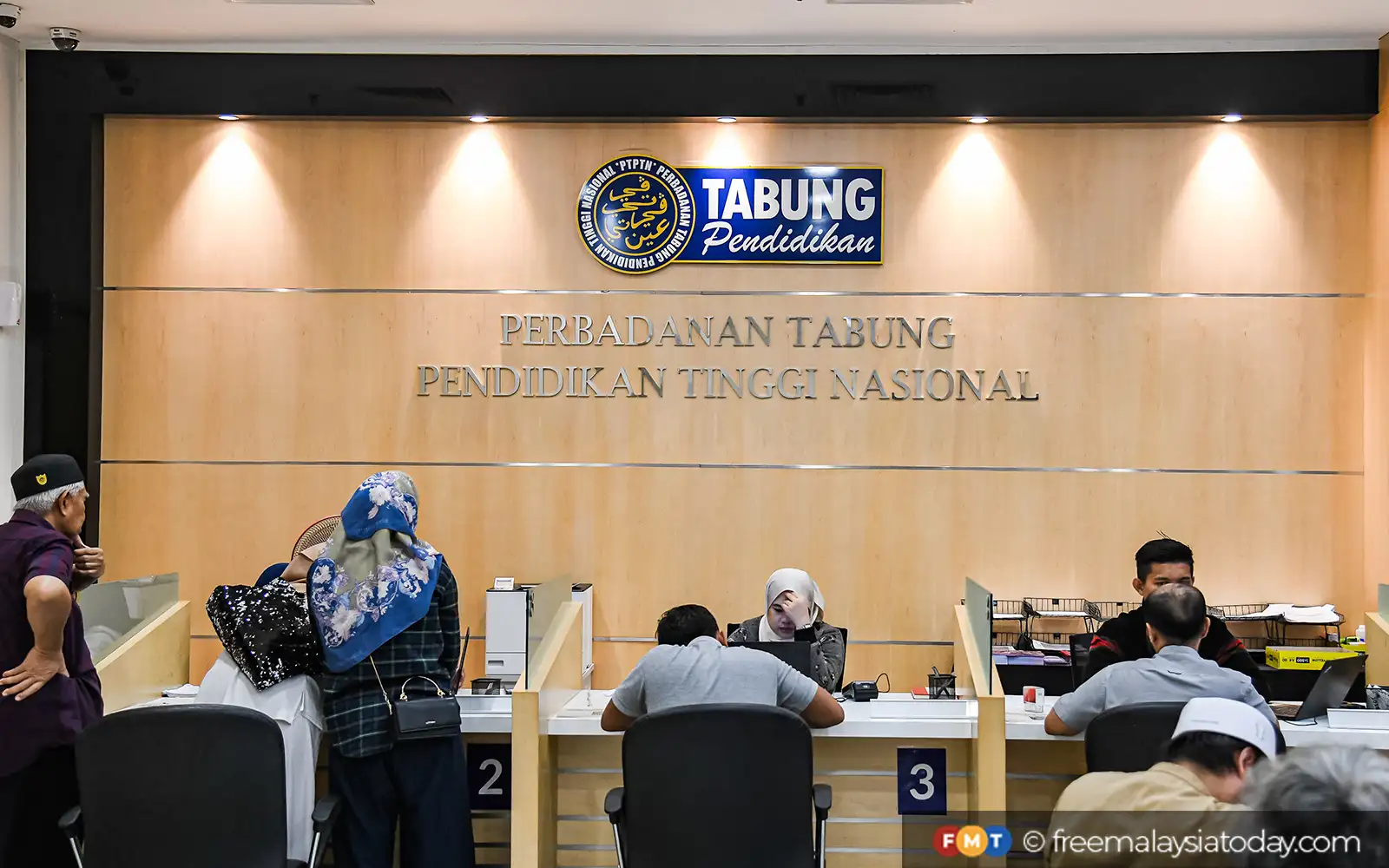 Extend repayment waiver to 1st class grads from private varsities, says Wee