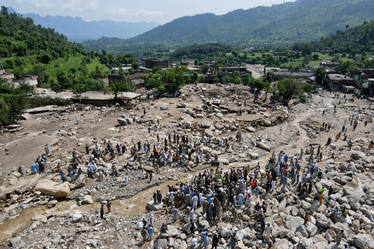 Pakistan floods and cloudbursts visualised in maps and satellite images
