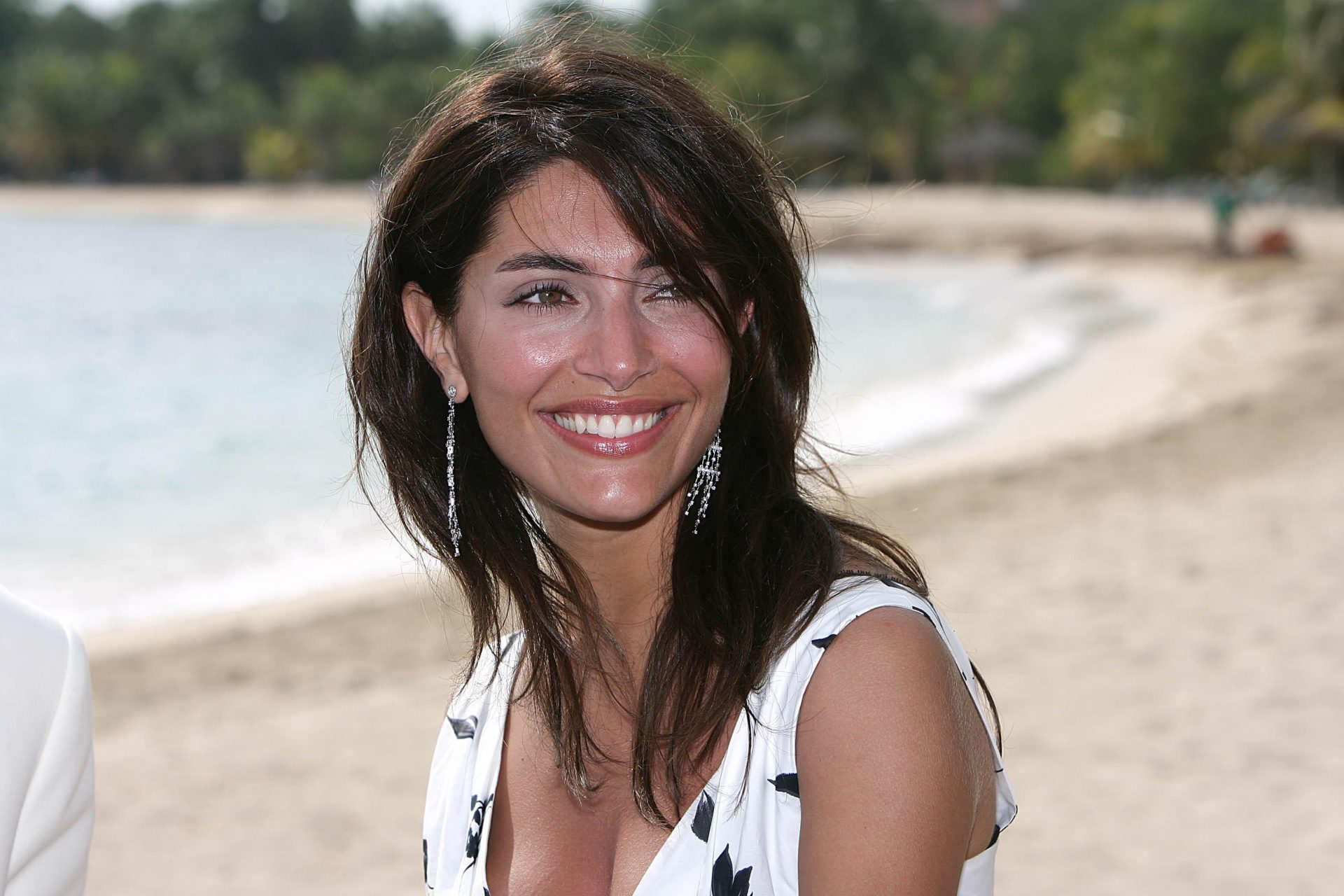 La trasformazione di Caterina Murino: da attrice di Bond a icona senza ...