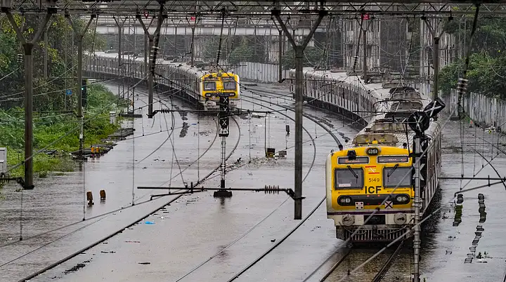 Mumbai Rains LIVE Update: Central, Harbour Line Trains Suspended; IMD ...