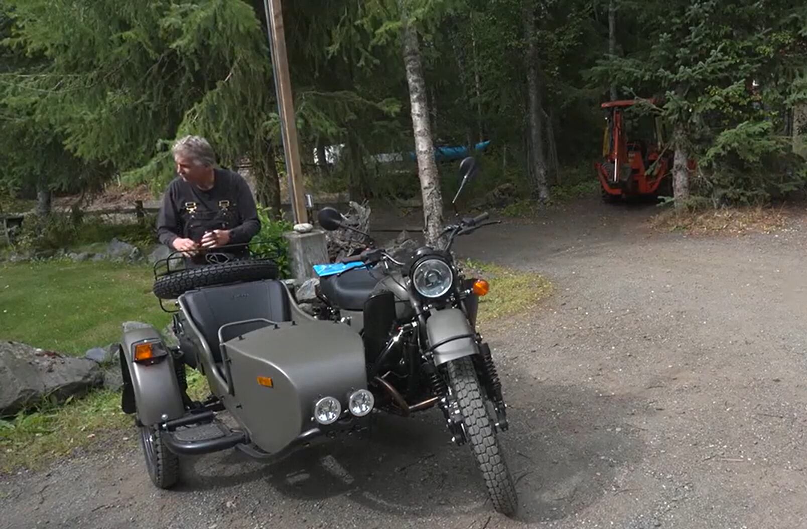 «Je suis sans voix, c’est incroyable !» : Poutine offre une moto à un ...