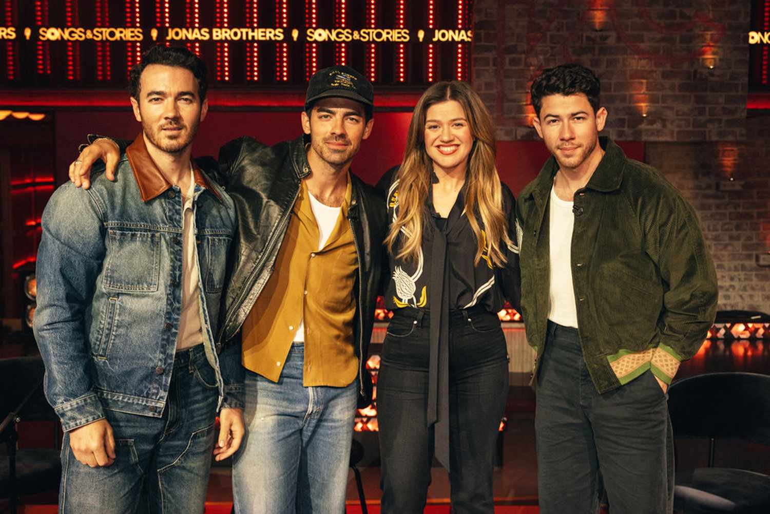 Kelly Clarkson Reveals Her First Reaction to Learning the Jonas ...