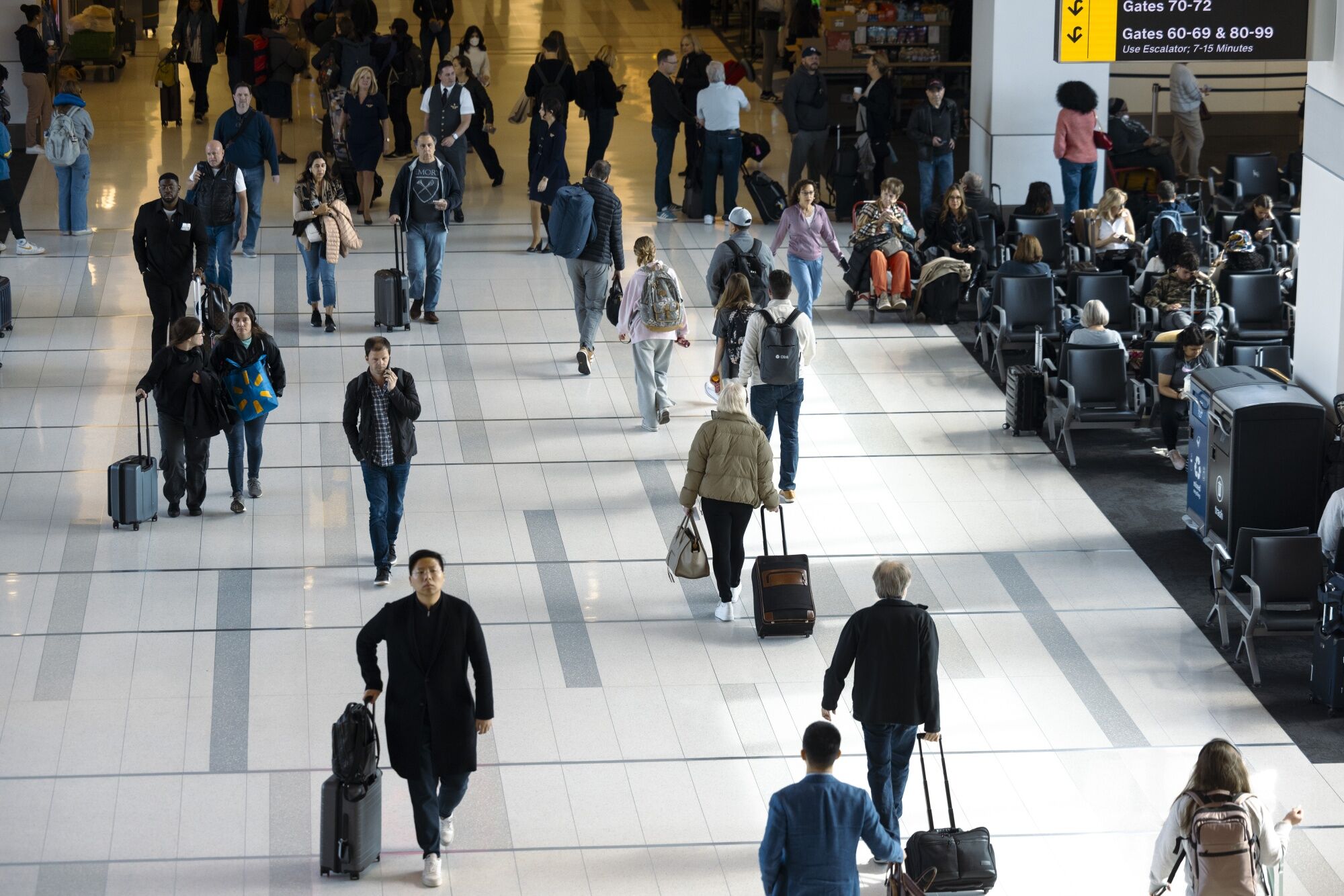 Late Bookings Have Airlines Facing 'Nail Biter' On Holiday Travel Season