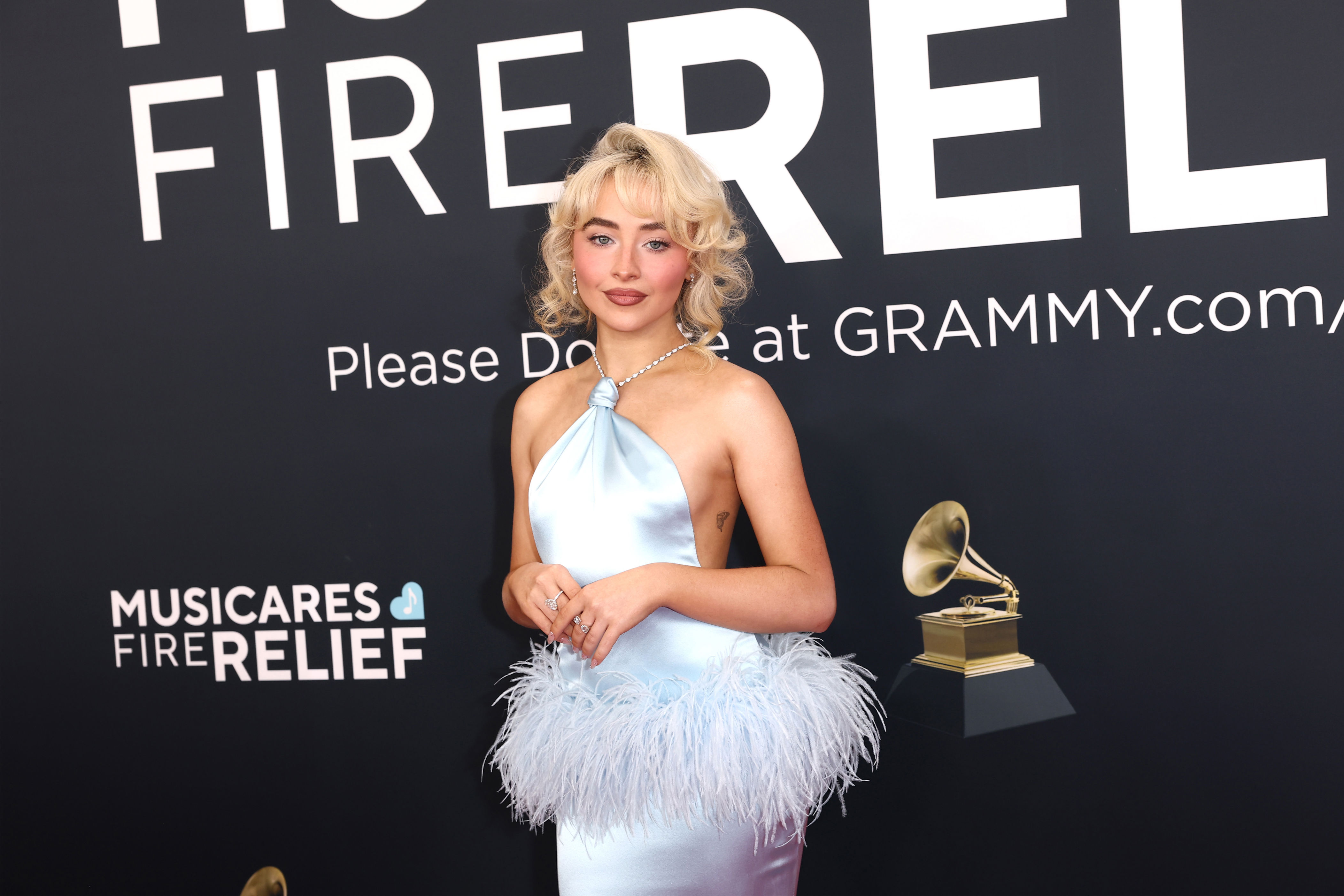 Sabrina Carpenter fan issues public apology after going viral for ...
