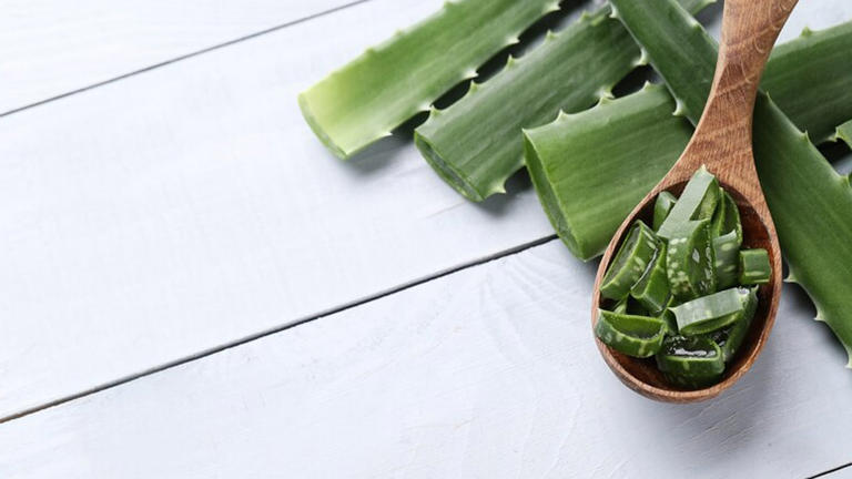 6 Benefits Of Using Aloe Vera Ice Cubes For Skin Glow