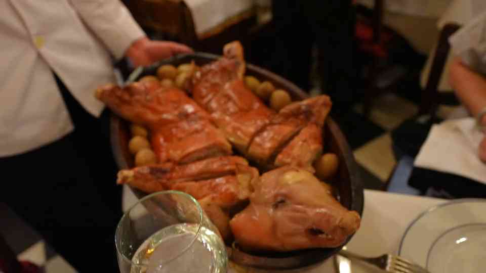 Eating in the world's oldest restaurant!