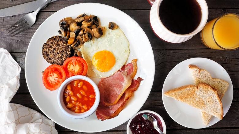 The Parts Of A Full Scottish Breakfast You Won't Find In The English ...