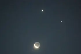 Rare celestial triangle over Arab world as crescent moon, Venus ...