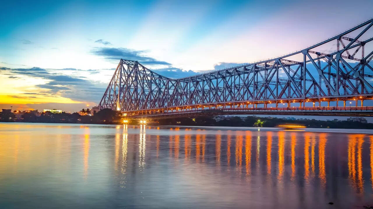 Why Howrah Bridge is called the ‘Gateway to Kolkata’ and other unknown ...
