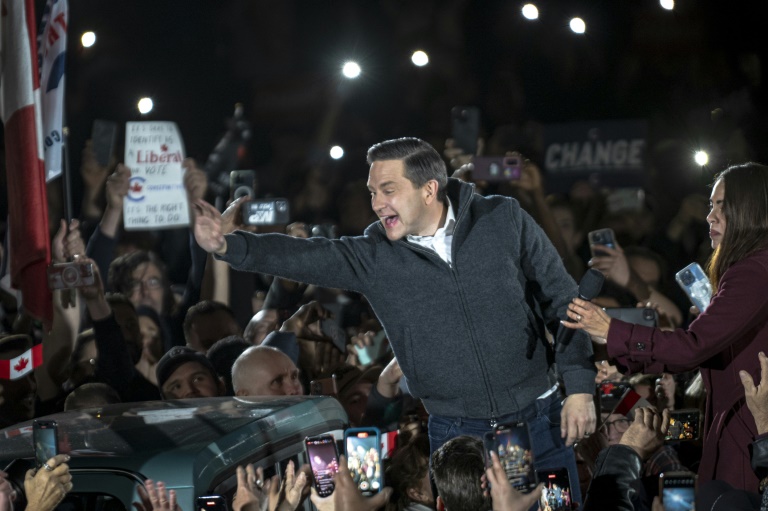 Canadian Conservative leader seals parliament comeback