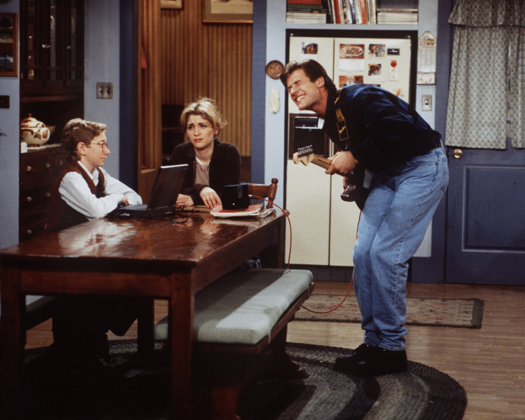 28 Props That Were Reused in Every ’90s Sitcom