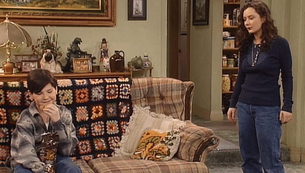 28 Props That Were Reused in Every ’90s Sitcom