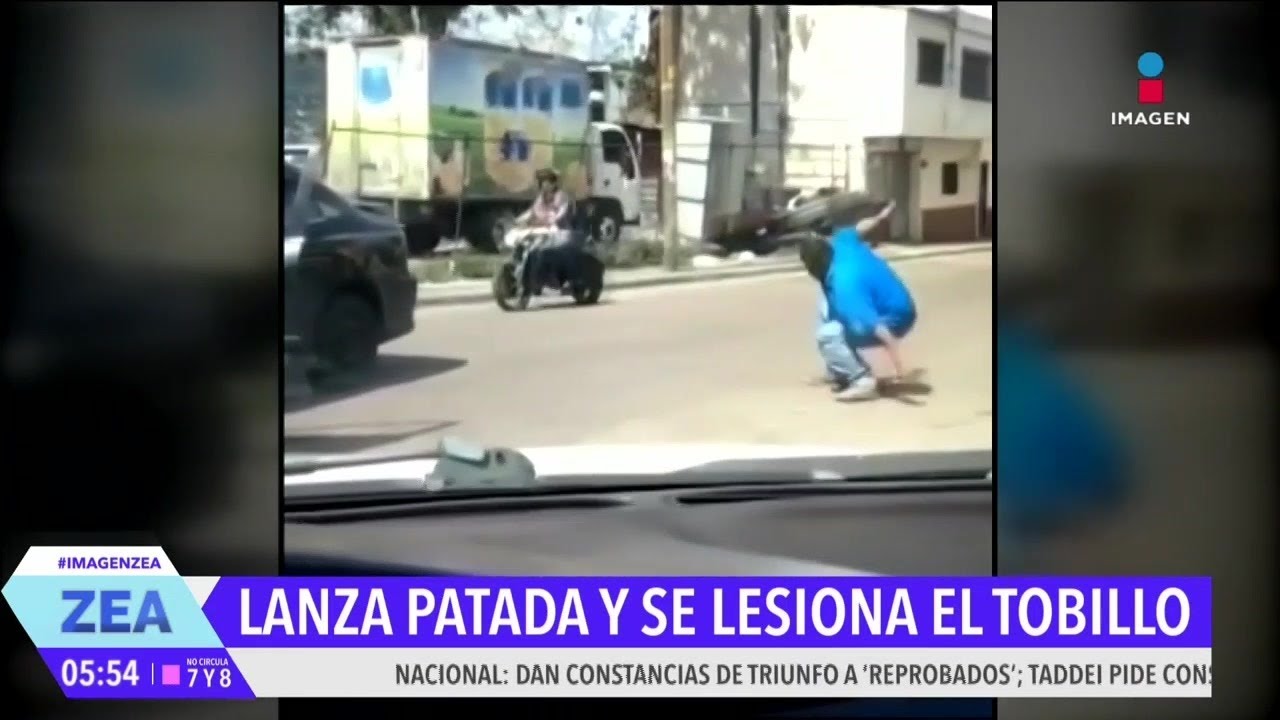 VIDEO: Hombre lanza patada y se le lesiona el tobillo | Noticias con ...