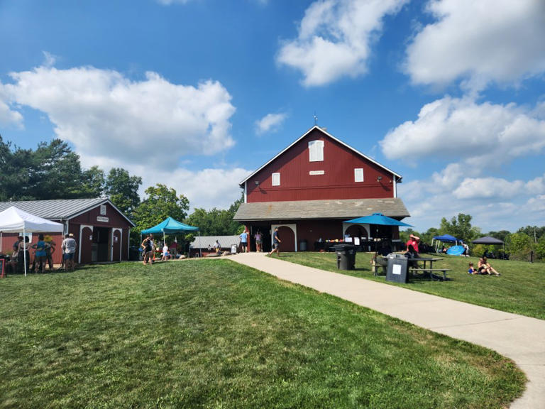 Farmers’ market returns at Salomon Farm