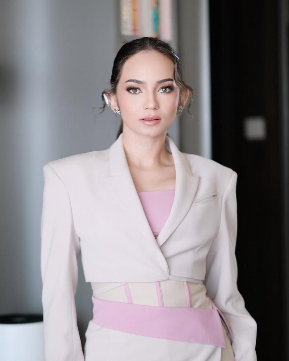 Deretan Makeup Look a la Enzy Storia yang Elegan dan Stunning