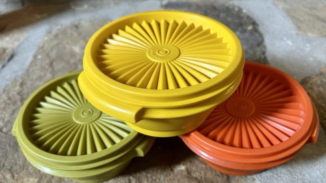 Vintage Tupperware that appreciates rare colors and sets to know