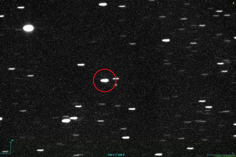 'Alien spaceship' heading towards Earth glows like 'a car turning on ...