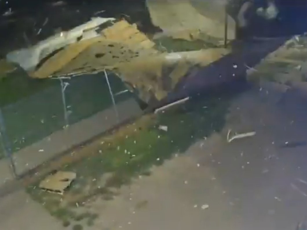 Heavy weather in Nebraska: massive storm tears off prison roof