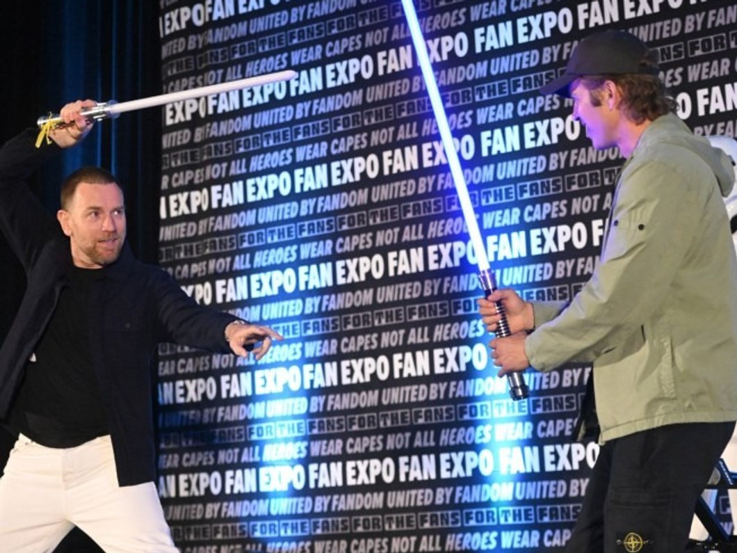 "Star Wars" stars wowed fans with lightsaber show