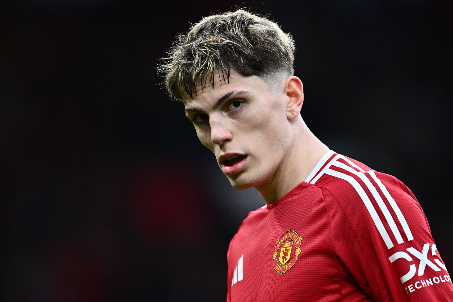 Chelsea send transfer message to Man Utd star