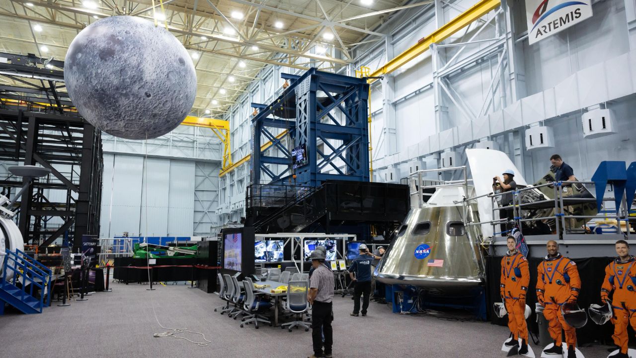 Artemis 2 astronauts practice photographing the moon | Space photo of ...