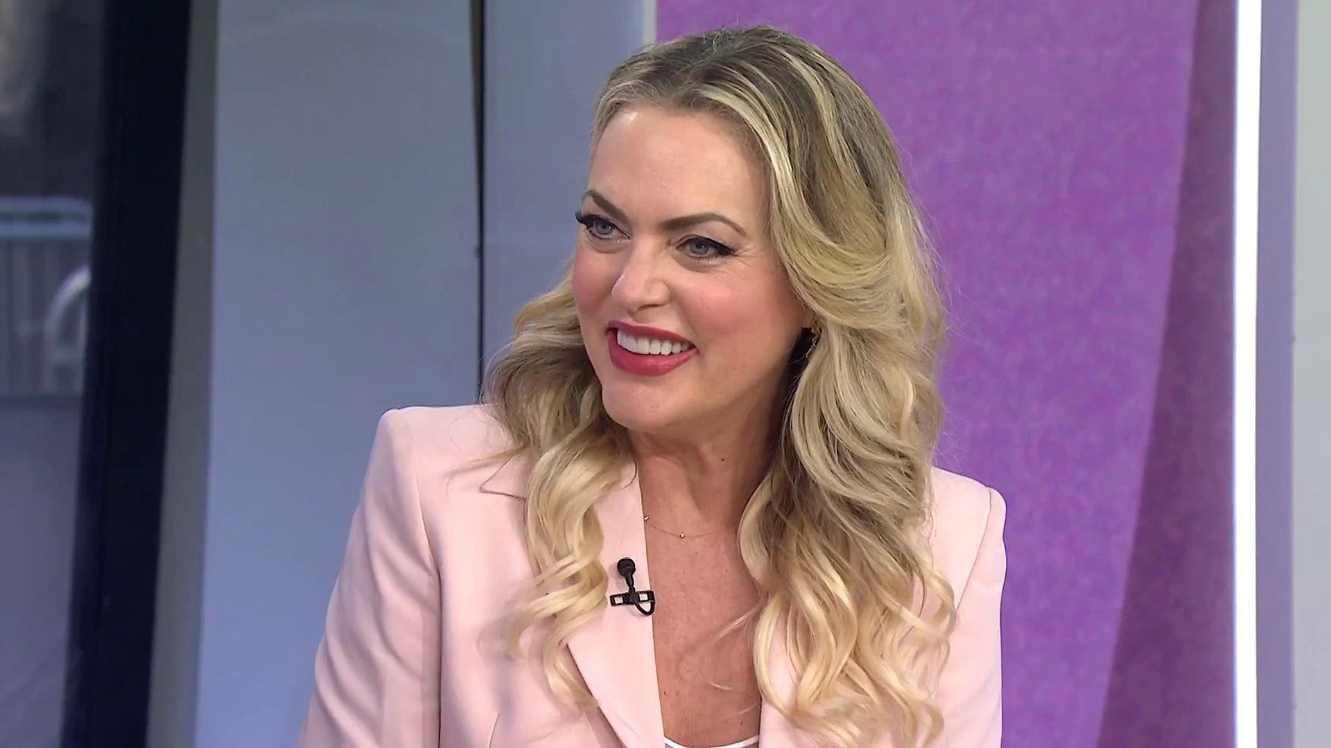 Elaine Hendrix Talks 'Ginger Twinsies,' Villain in ‘The Parent Trap'