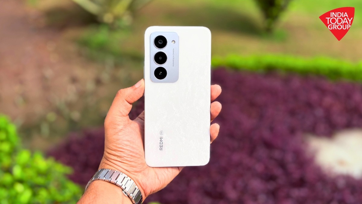 Redmi 15 5G quick review: Unapologetically big!