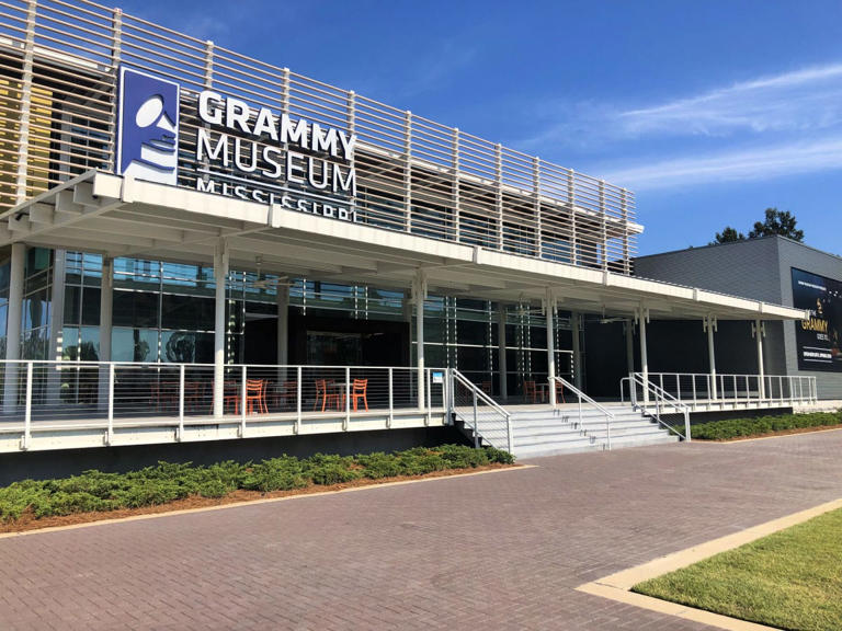 Mississippi’s Great River Road: A Road Trip Adventure