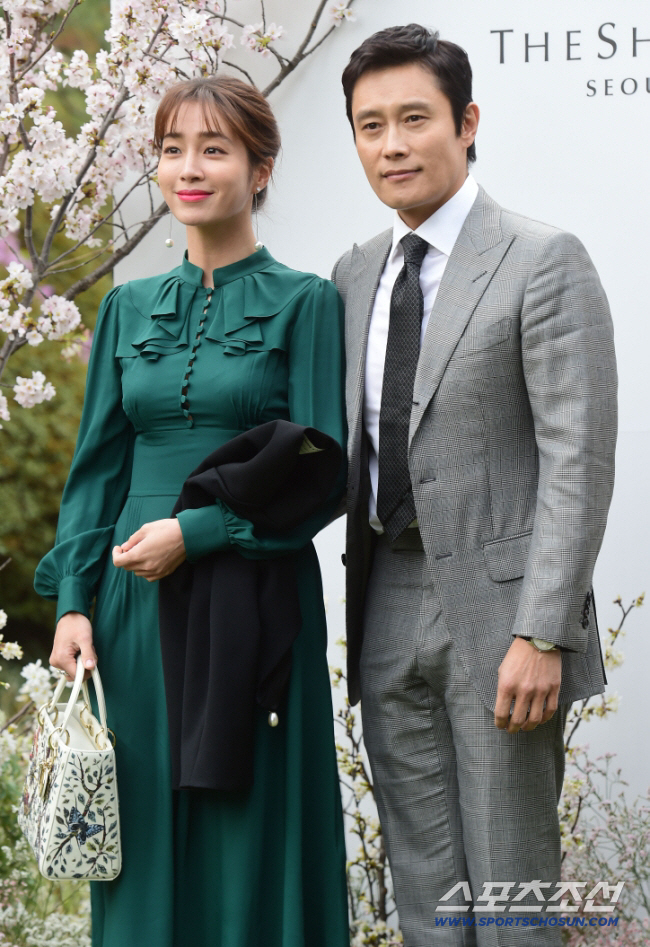 Lee Min-jung and ♥ gave Lee Byung-heon a bunch of 50,000 won cash..Shin ...