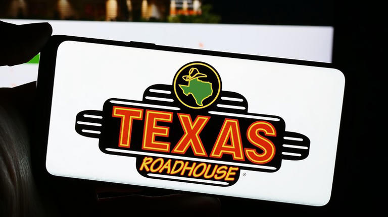 Texas Roadhouse Vs LongHorn Steakhouse: Which Chain Restaurant Should ...