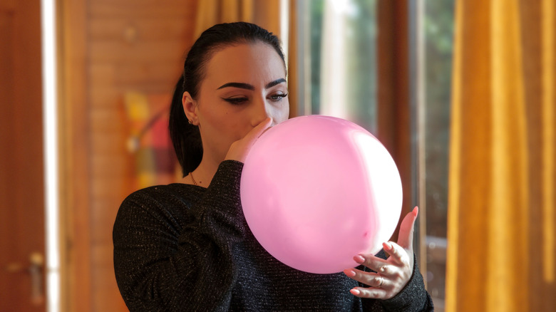 Why Some People Swear By Balloons To Clean Their House (And Whether It ...