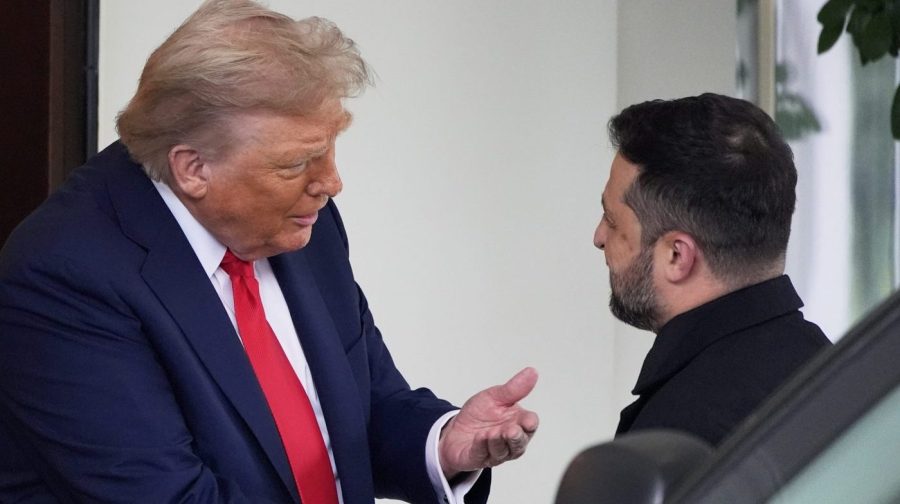 Zelensky gives Trump a golf putter