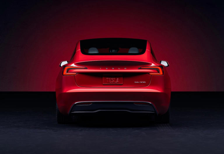 Tesla Model 3 gets its turn-signal stalks back—in China