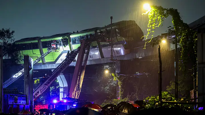 Mumbai Monorail Train Gets Stranded Amid Heavy Rains; Over 500 Rescued ...